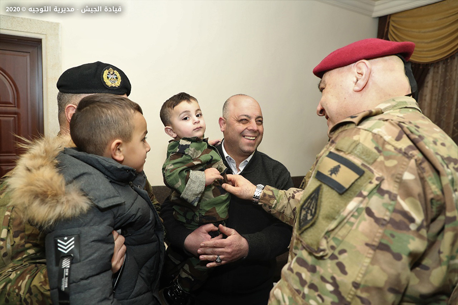 Visit of the Defense Minister and the LAF Commander to the families of ...