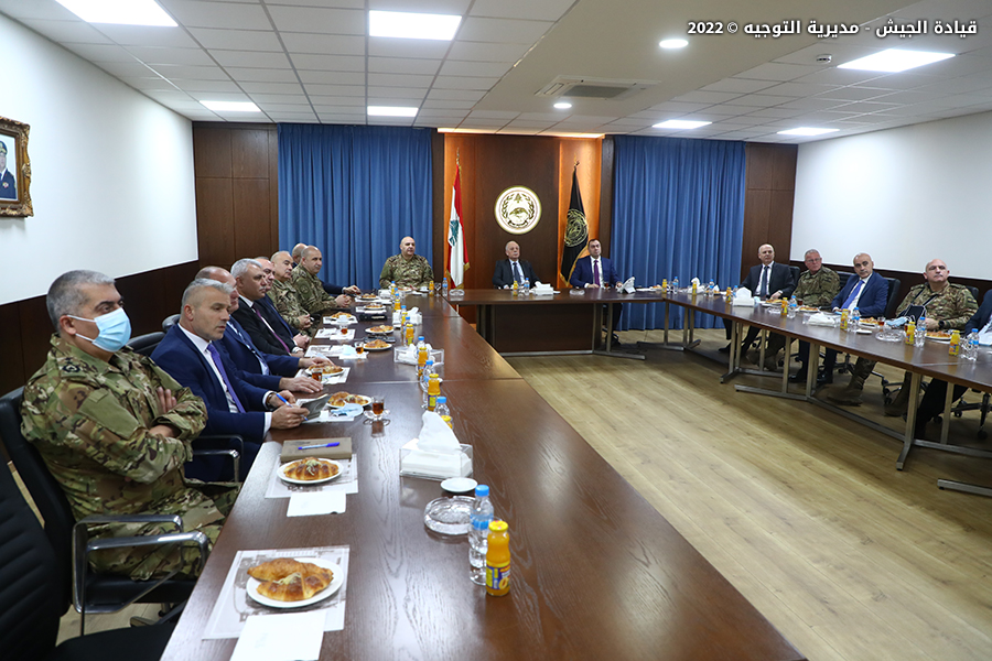 The visit of the Minister of National Defense to the Intelligence ...
