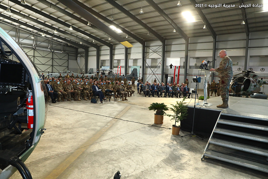 La cérémonie de remise de 6 hélicoptères militaires à la base aérienne ...