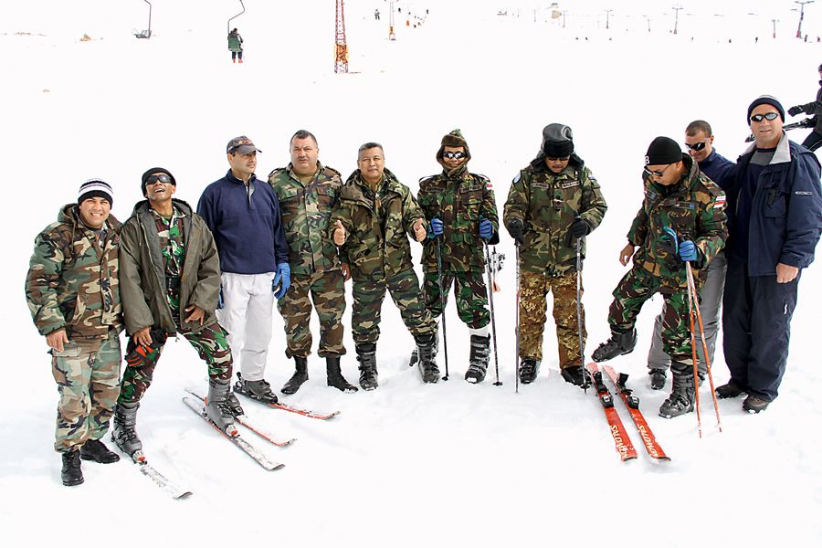 رابطة الملحقين العسكريين العرب والأجانب في جولة اطلاعية على مدرسة ...